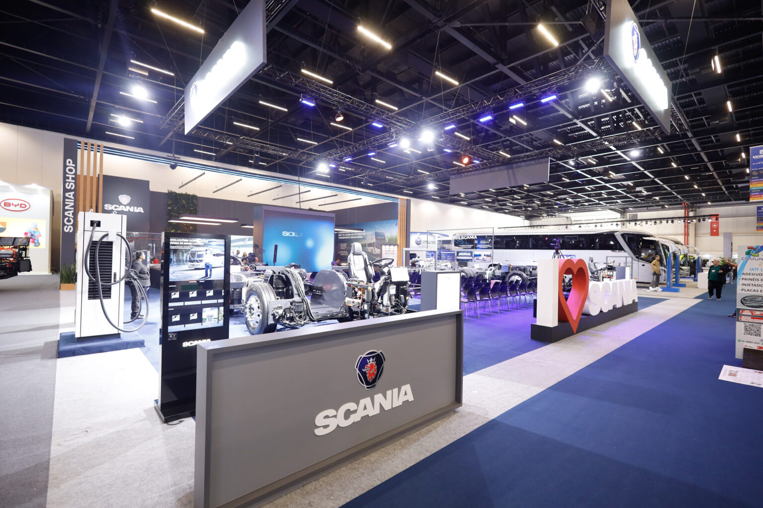 Scania apresenta ônibus 100% elétrico e novo painel digital na Lat.Bus ...