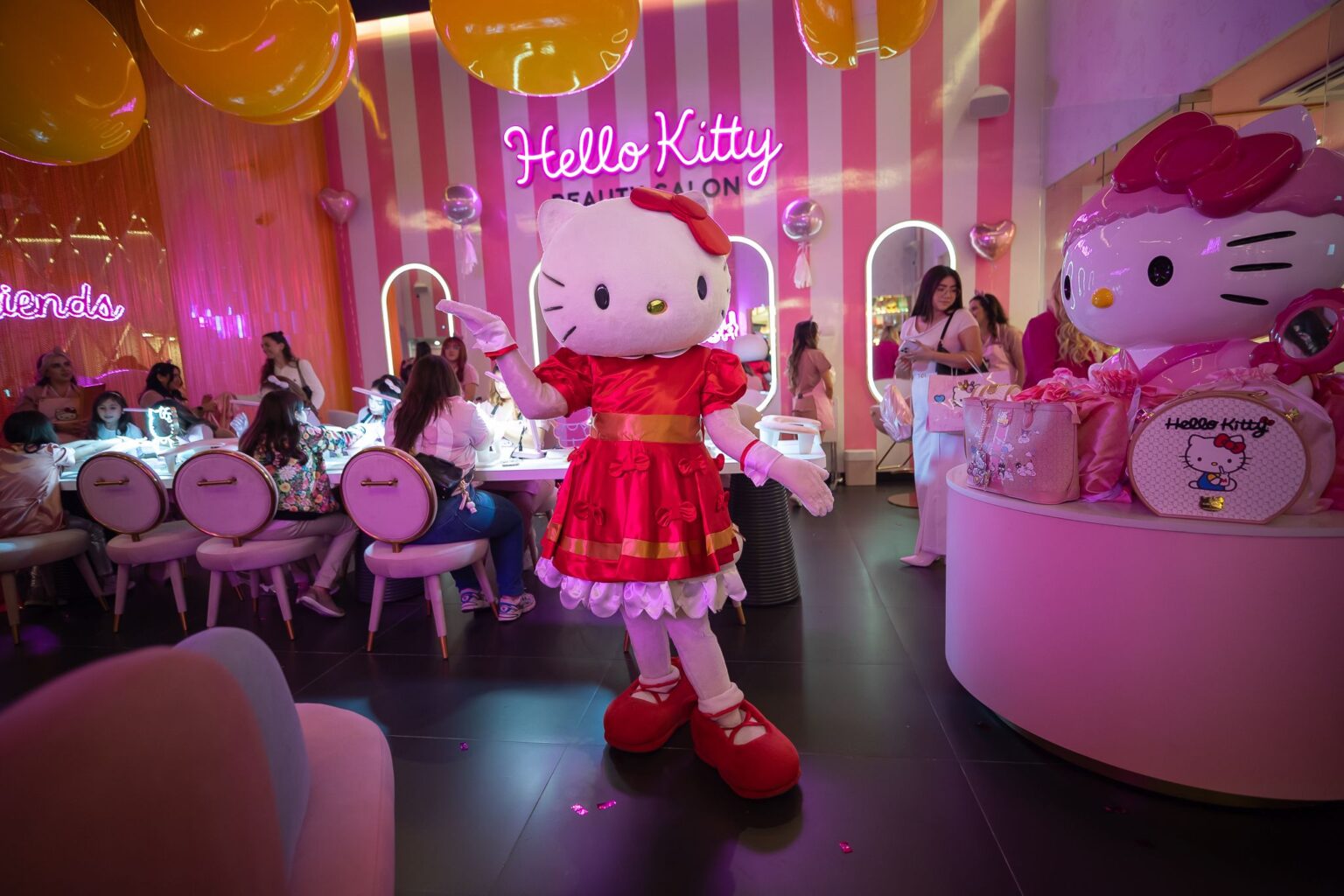 Hello Kitty Beauty Salon abre as portas no México - Live MKT News