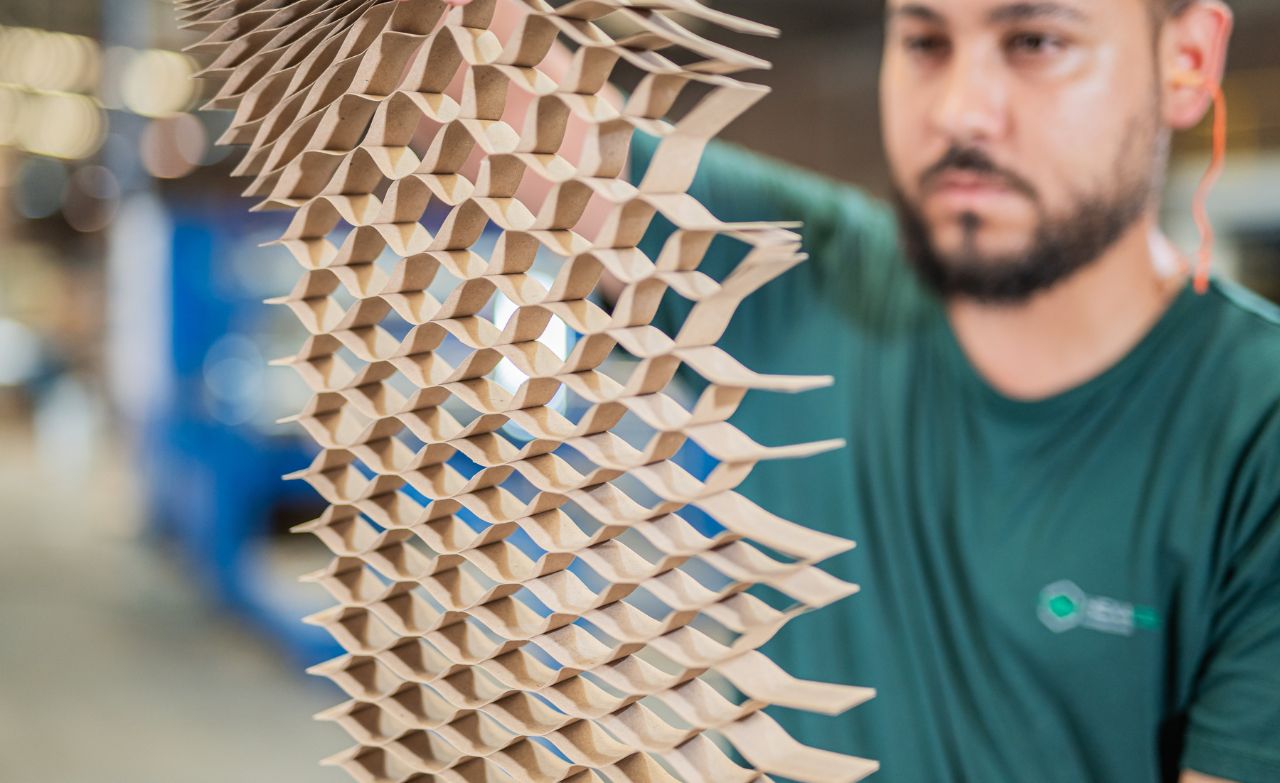 Hexacell apresenta estande sustentável de papel na Movelsul 2025 - Live ...