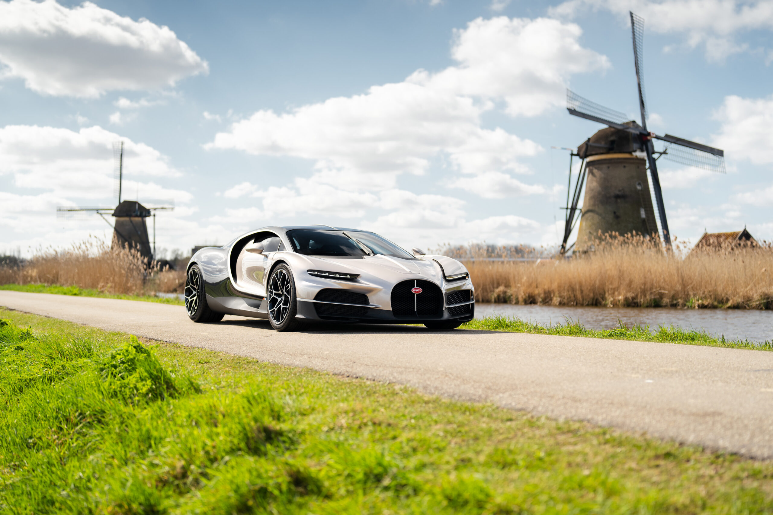 Bugatti inaugura novo showroom em Roterdã com exibição do Tourbillon e ...