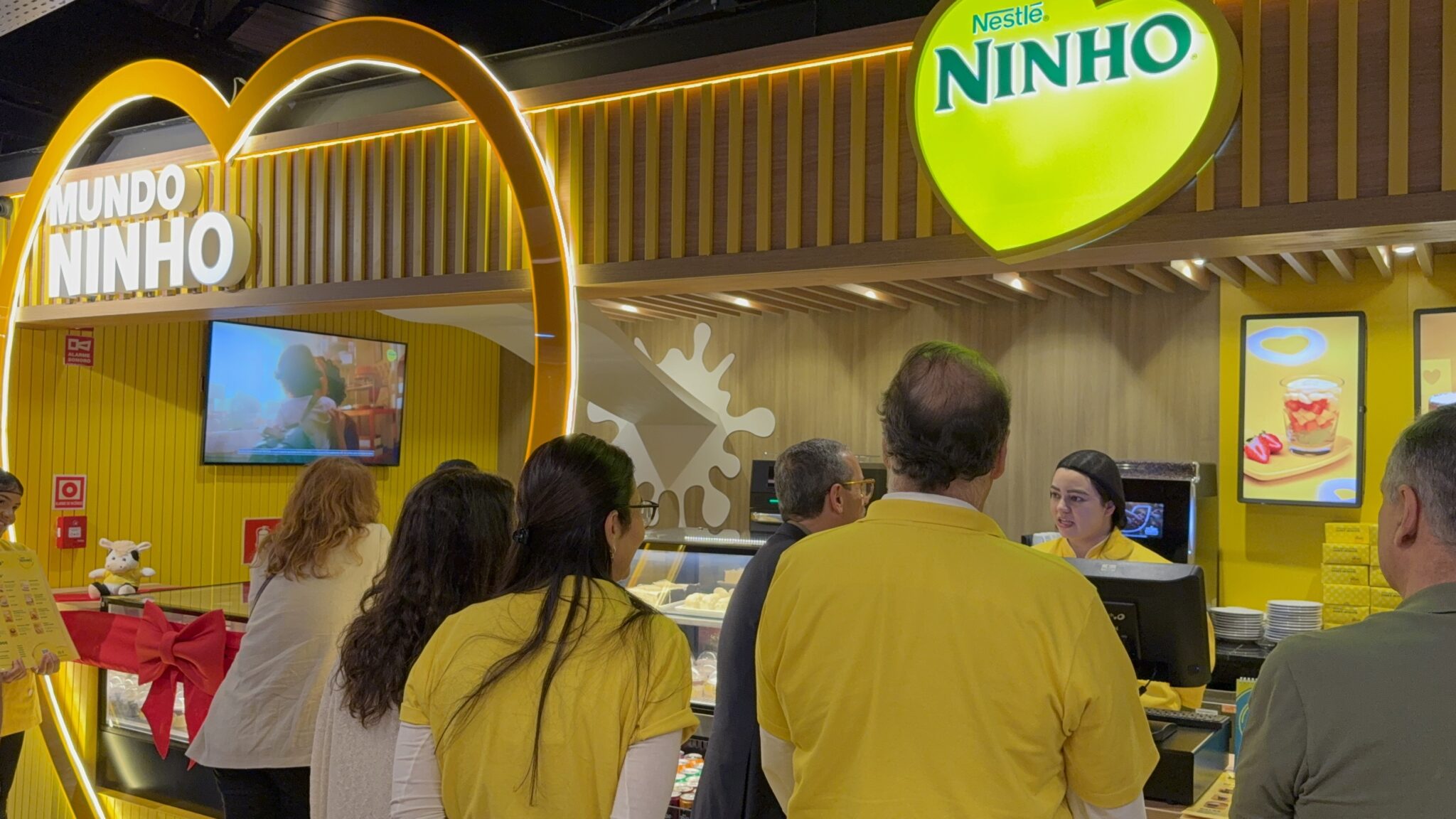 Ninho chega ao Aeroporto de Guarulhos com loja física "Mundo Ninho ...