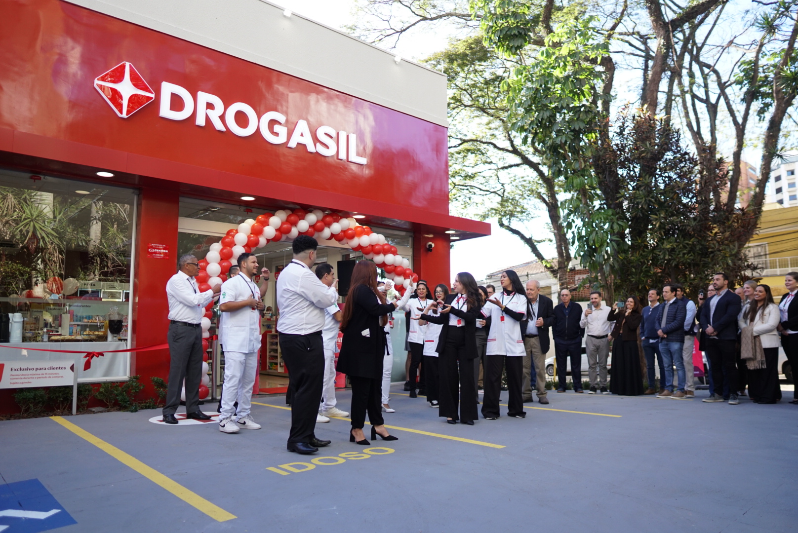 Drogasil celebra inauguração da 2.000ª loja do Brasil em São Paulo ...