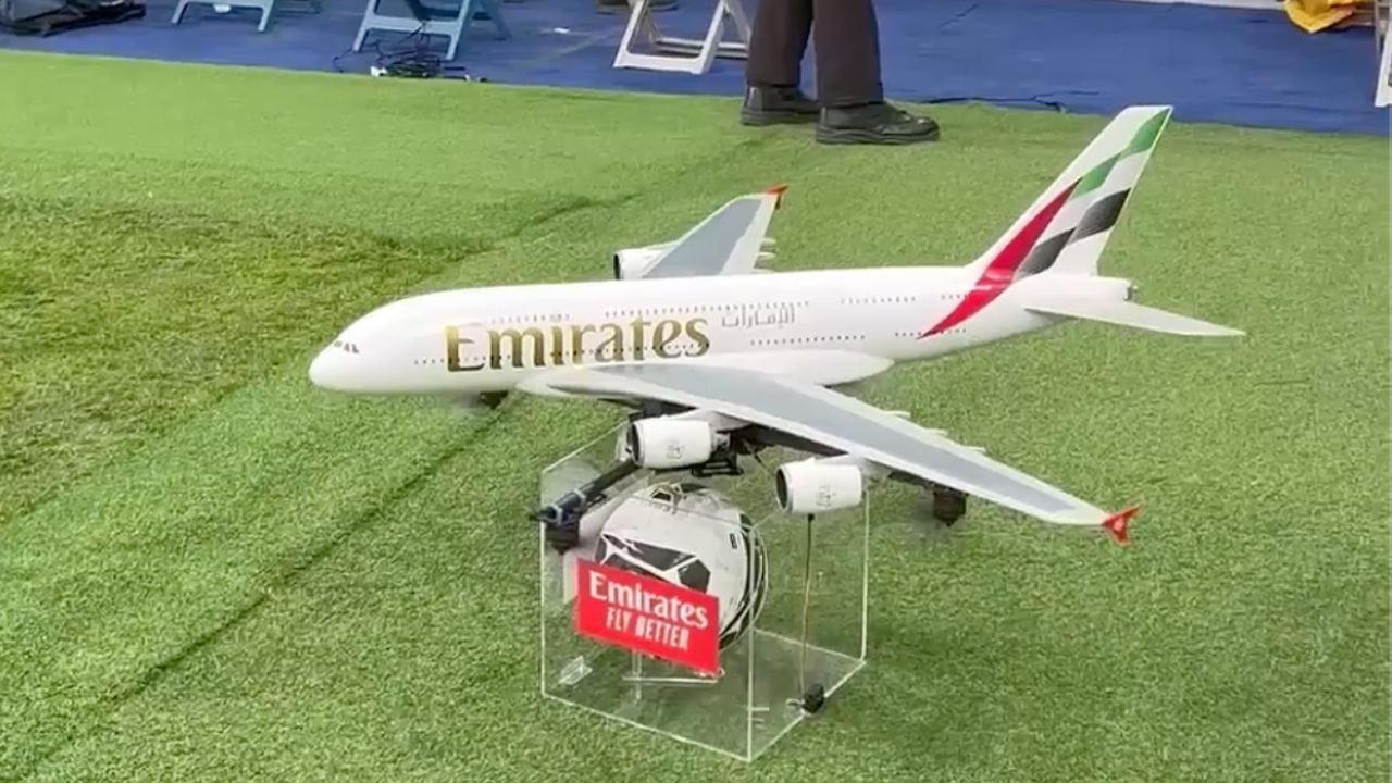 Emirates entrega bola do clássico entre Real Madrid e Barcelona com ...