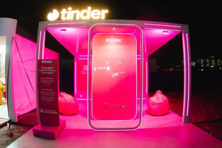 Tinder ativa experiência no Village Superbet no Rio durante a Copa ...